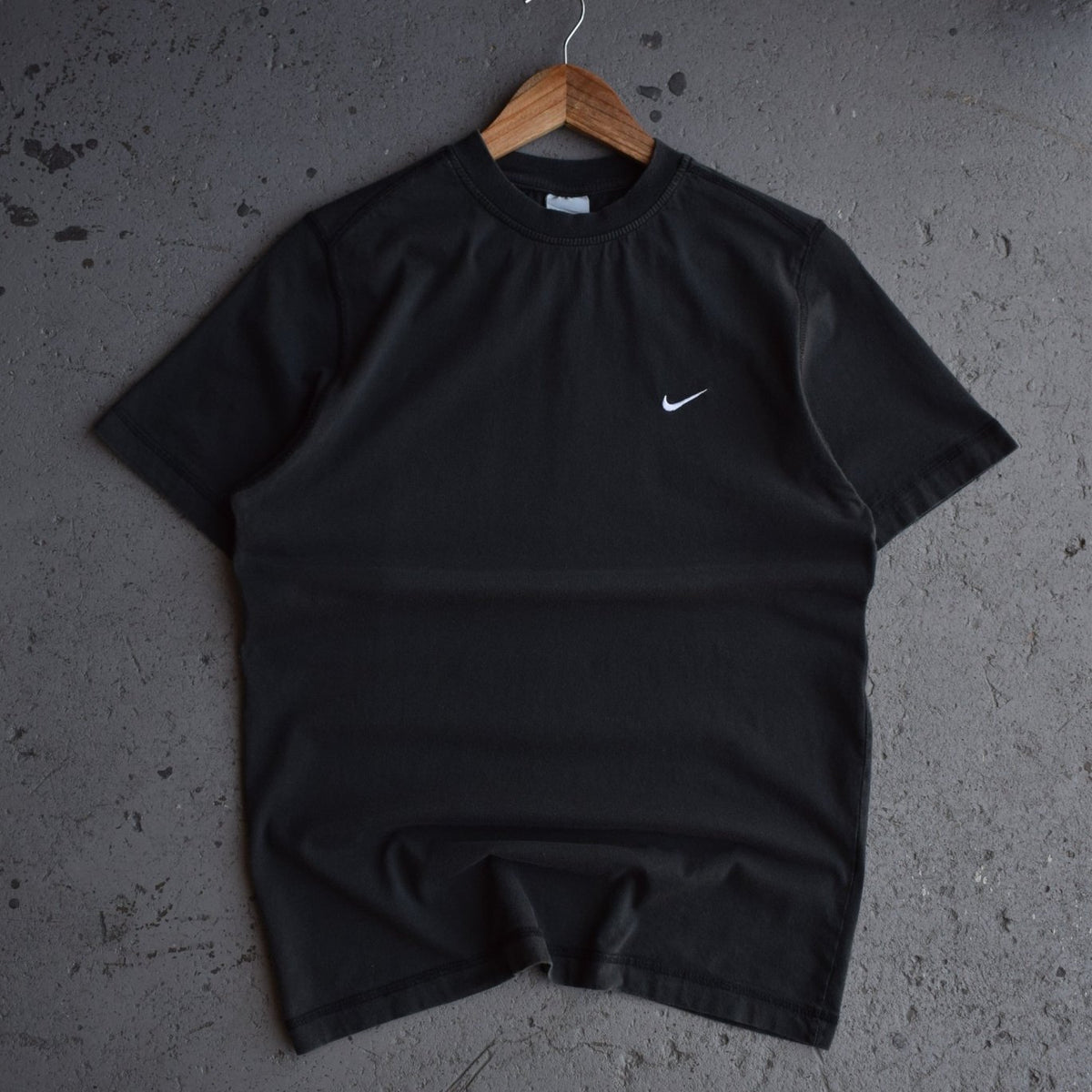 Vintage Nike Classic Logo Embroidered Tee (S) – Retrospective Store